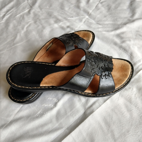 Sofft | Shoes | Sofft Black Leather Medallion Sandals Size 2 Medium ...